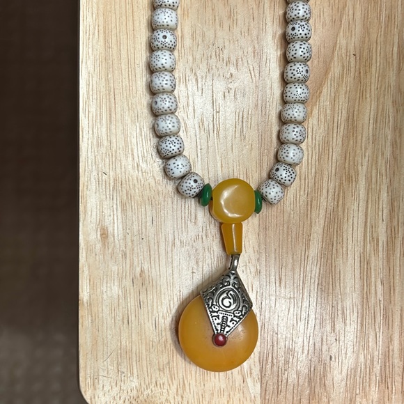Source Unknown | Jewelry | 8 Beaded Necklace Has A Blue Bead On One ...